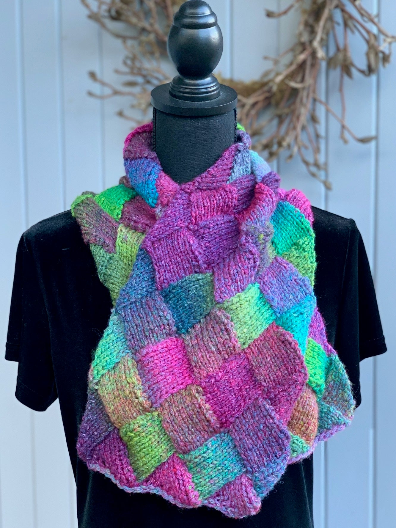Minerva Enterlac Cowl Workshop with Michele Bernstein - March 29th, 2025 at 10am | Hook & Needle